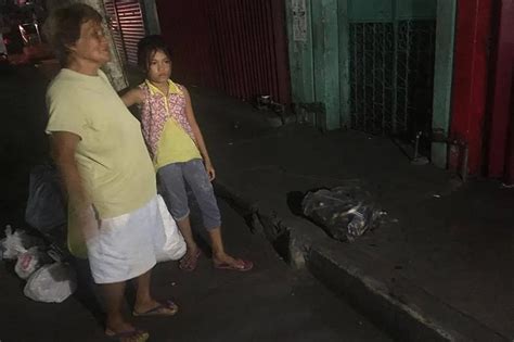 Viral Bata Nag Aaral Habang Nagtitinda Sa Bangketa Abs Cbn