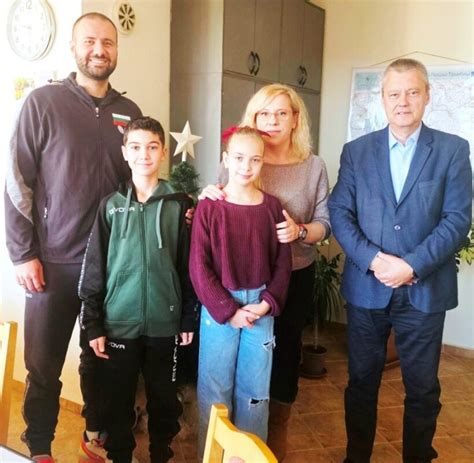 Две деца избрани за националния отбор по тенис на маса треньорът Стоян Поппетров похвали базата