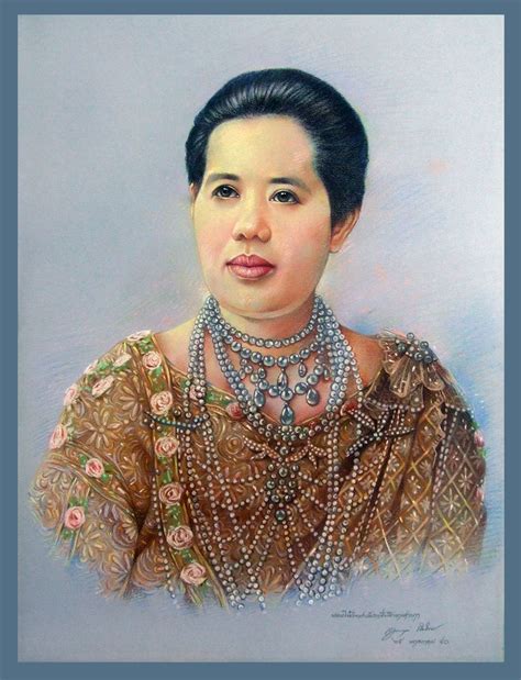 พระบรมสาทิสลักษณ์สมเด็จพระศรีพัชรินทราบรมราชินีนาถ พระบรมราชชนนีพันปีหลวง วาดมอบให้วิทยาลัย