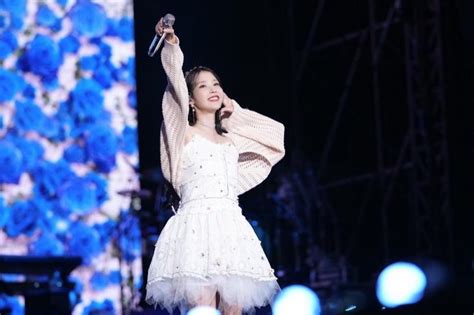 가수 아이유 Iu 3년만 단독 콘서트 개최 후 남긴 소감…“내 생애 가장 빛나던 순간” 오서린 기자 톱스타뉴스