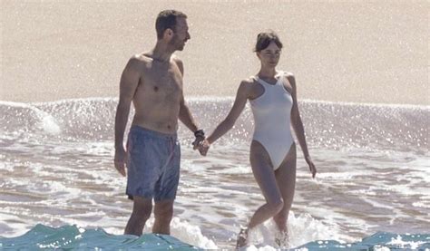 Dakota Johnson Chris Martin On Relaxing Vacation In Mexico Telangana