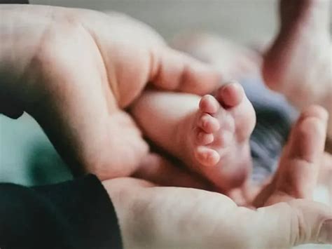 Збільшення виплат за народження дитини мами отримуватимуть 50 тисяч грн й іншу грошову допомогу