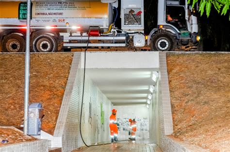 Passagens Subterrâneas Do Eixão São Lavadas Toda Semana Capital Do