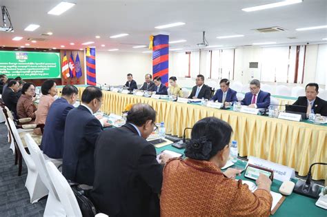 គណៈកម្មការជំនាញរដ្ឋសភា និងតំណាងរាជរដ្ឋាភិបាល