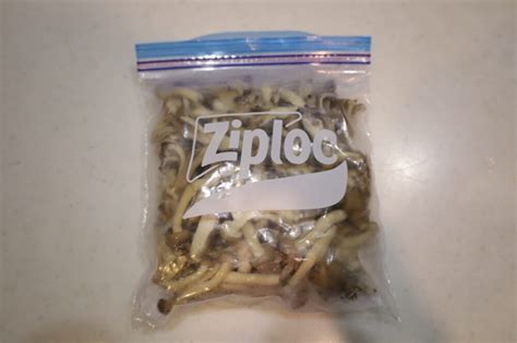 人気の鮭としめじ舞茸の塩バター炊き込みご飯のレシピ。2合で簡単作り方。 つくりおき食堂