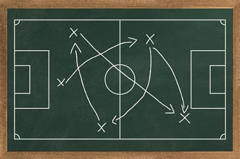 축구 게임 전술이 있는 녹색 칠판 벡터 일러스트 레이 션 코치 지시 축구 팀 구성 및 전술 스포츠 인포 그래픽 요소 디자인 템플릿 0명에 대한 스톡 사진 및 기타 이미지