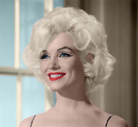 Голая Мэрилин Монро Слив фото сисек без лифчика и попки