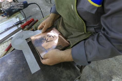 مرمت 10000 خشت تاریخی ایوان حرم امام علیع به دست استادکاران ایرانی