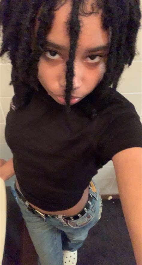 Pin By Mina ⋆୨♡୧ On 💞 Dreads Girl Cute Dreads Female Dreads