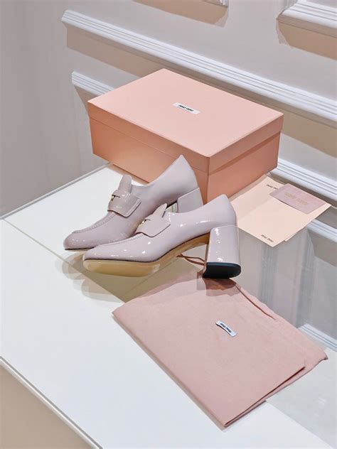 Туфли Miu Miu купить с доставкой по выгодным ценам в интернет магазине Ozon 1340737342