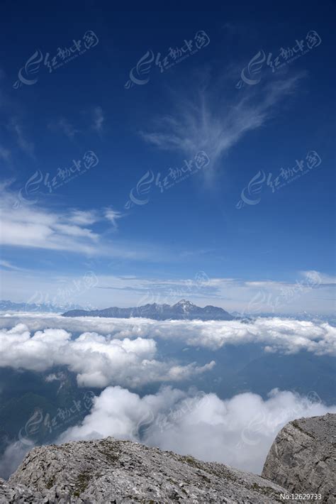 磨刀石梁子望云海之上的小雪隆包高清图片下载红动中国