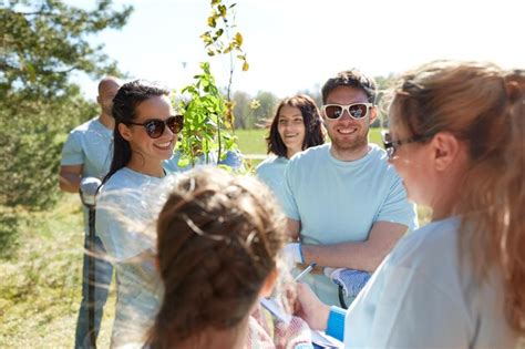 Premium Photo Volunteering Charity People And Ecology Concept