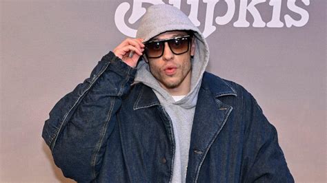 Pete Davidson Crashes Suv While Leaving Stand Up Comedy Show Iheart