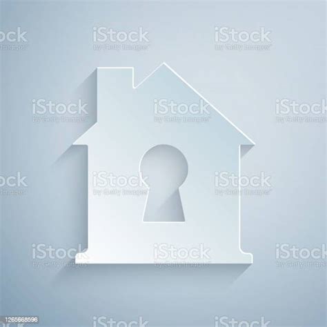 회색 배경에 격리 된 보호 아이콘아래 종이 컷 하우스 집과 방패 보호 안전 보안 보호 방어 개념 종이 아트 스타일 벡터 3차원 형태에 대한 스톡 벡터 아트 및 기타 이미지