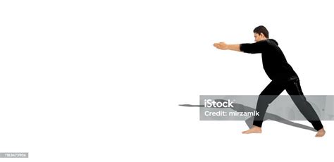 요가 운동을하거나 흰색 배경에 고립 된 스트레칭 운동을하고 활기찬 남성 십대의 전체 길이 초상화 샷 활동적인 요가 운동 포즈