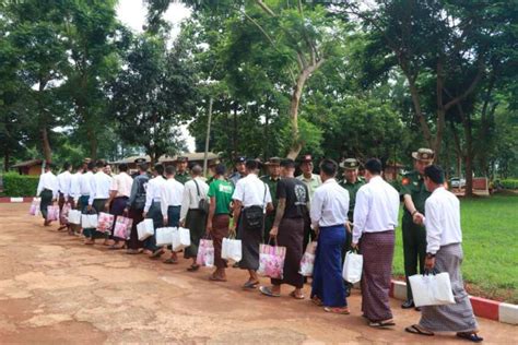 ညောင်လေးပင်တွင် စစ်တပ်က အရပ်ဝတ်များဖြင့် လူငယ် ၁၂ ဦး ပေါ်တာဆွဲဖမ်းဆီး ၊ ရွှေတောင်မြို့နယ်တွင