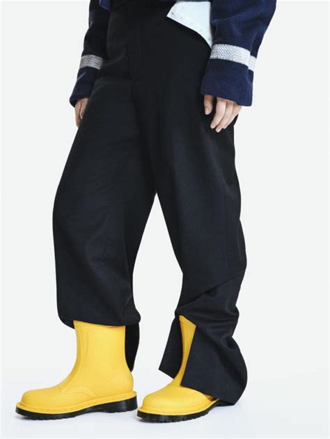 Regenlaarzen Zijn Hip Dr Martens Onthult De 1460 Rain Boot