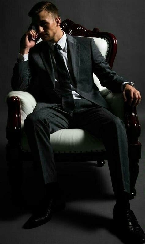 Pin By 💅💄ciara D 💋💕 On 💯 Ⓜ🅰n Sitti🆖 🆒 Wth Styl📧 Photography Poses For