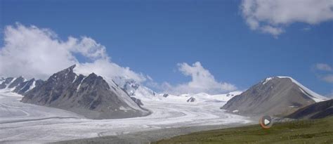 Алтай Таван Богд уул руу тээврийн хэрэгсэлтэй нэвтрэхийг хориглолоо