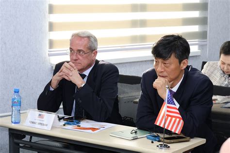 Элчин сайдын яам болон олон улсын байгууллагын төлөөлөгчидтэй уулзлаа