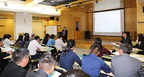 Дарханы сэтгүүлчид орон нутгийн хэвлэл мэдээллийн удирдах ажилтнуудын уулзалт сургалтанд оролцож