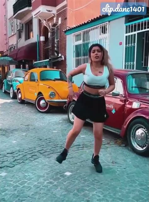 رقص زیبای نازنین همدانی لایک فراموش نشه شاد باشید 😍😘 Youtube