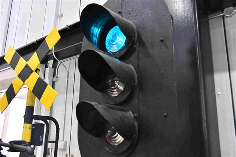 信号 どいつもこいつも馬鹿にしやがって！