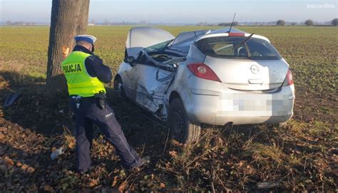 Region Opel Uderzył W Drzewo Dwie Osoby Ranne Inoonline Wiesz Pierwszy