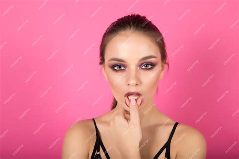 Premium Photo Fashion Portrait Of Young Beautiful Woman Posing In