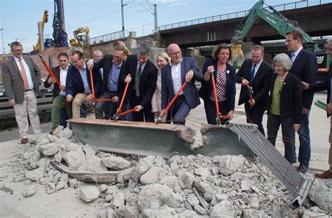 Autobahn Richtung Stuttgart Spatenstich Ausbau der A bei Pforzheim beginnt Baden Württemberg