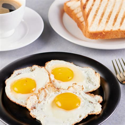 노른자를 톡 써니사이드업 새미네부엌