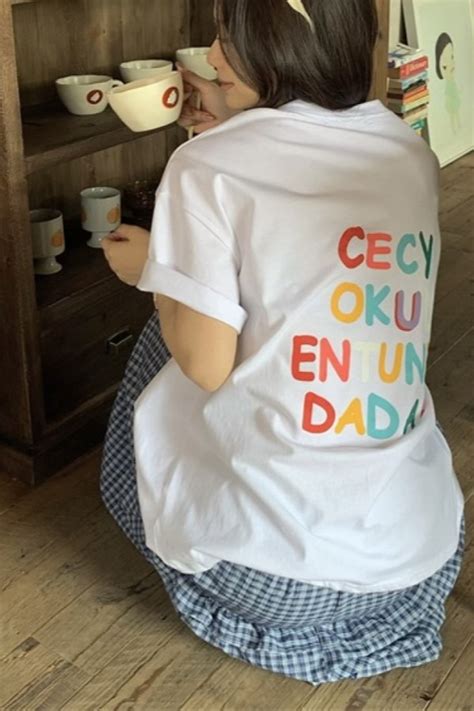 핑크프릴 제이 컬러 알파벳 레터링 라운드넥 반팔 루즈핏 티셔츠