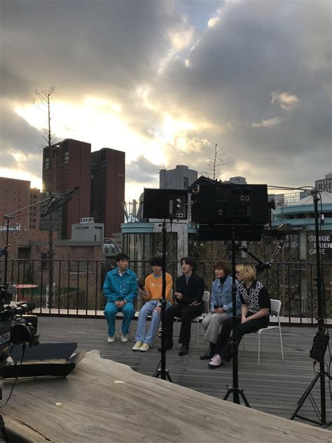 잔나비 Bandjannabi On X 배경화면 나비 지하철