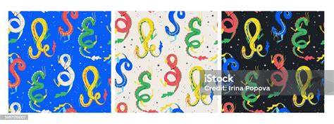 장식적인 중국 용과 매끄러운 패턴의 집합입니다 신화 생물과 아시아 조디악의 표시 벽지 인쇄 직물 종이를 위해 검은색 배경에 반복되는 요소 음력설에 대한 스톡 벡터 아트 및