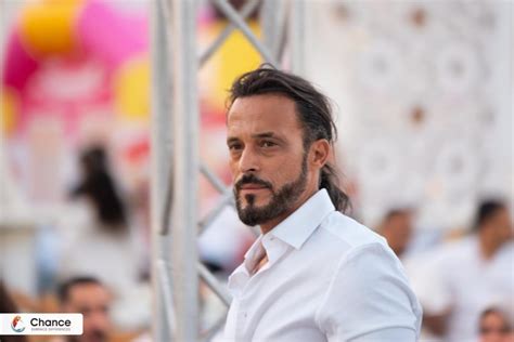 لفتة إنسانية من يوسف الشريف أثناء زيارته لجمعية خيرية Et بالعربي