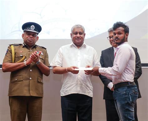 විශිෂ්ඨ ලෙස තම රාජකාරිය ඉටු කරන ලද පොලිස් නිලධාරීන් 436ක් සඳහා මුදල් ත්‍යාග සහ පොලිස්පති ප්