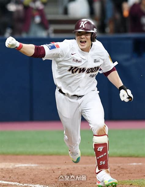 [포토]키움 이형종 이번엔 끝내기 안타 네이트 뉴스