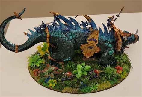 Dread Saurian With Guard Escort R Seraphon
