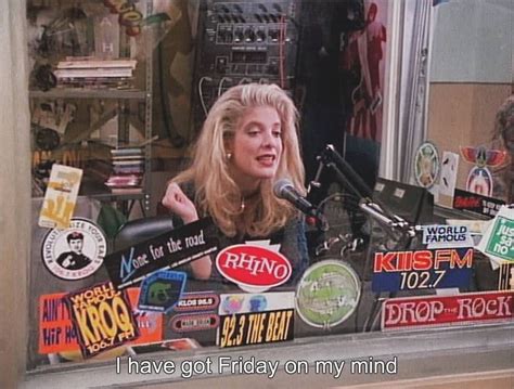 Офисът Честит петък Както и преди сме казвали не е голям празник но поне е редовен 🤭