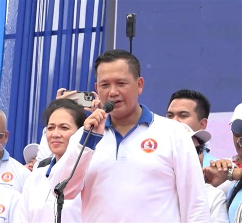 លោកបណ្ឌិត ហ៊ុន ម៉ាណែត