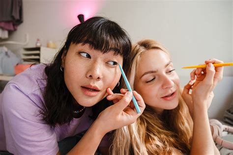Teen Survey Reveals Gen Zs Beauty Spend Growing Global Cosmetic Industry