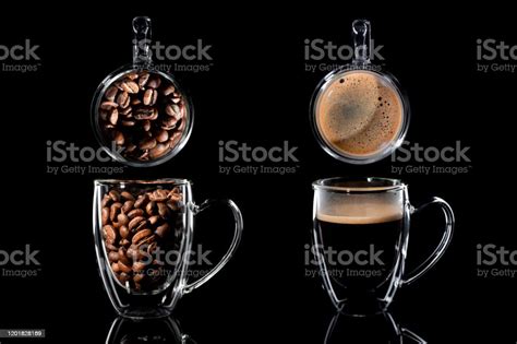 검은 색 배경에 커피와 함께 4 잔의 구성 왼쪽은 커피 콩이있는 컵의 측면 보기 위의 상단보기 기성커피가있는 컵의 측면 보기 그