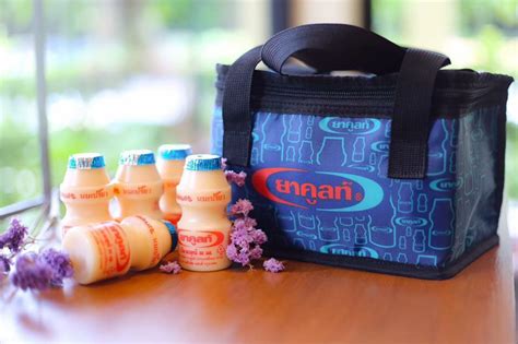 ยาคูลท์ไลท์ การปรับตัวครั้งแรกในรอบ 50 ปี ของนมเปรี้ยวอันดับ 1 ที่ขายผ่านสาวยาคูลท์ Brand Inside