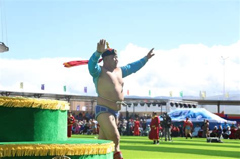 Хантайшир 100 Тавын даваанд зодоглох бөхчүүд