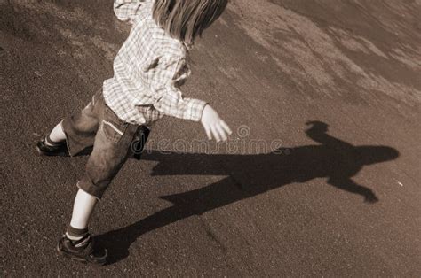 Siluetta Dell Ombra Del Bambino Immagine Stock Immagine Di