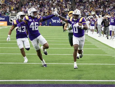 Watch Zavion Thomas Take Kickoff To The House For 95 Yard Touchdown