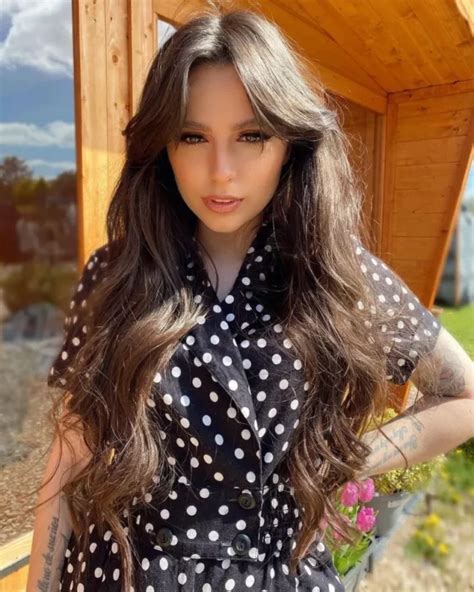 Cher Lloyd Measurements Bio Height Weight Shoe And Bra Size