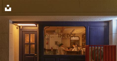 파란 문과 빨간 문이있는 식당 사진 Unsplash의 무료 중국 이미지