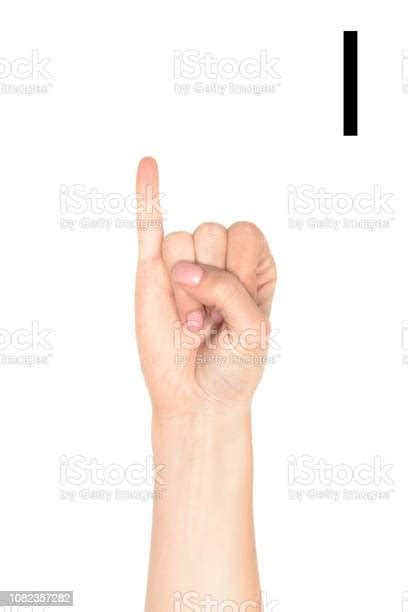 난 귀 머 거리와 벙어리 언어에 고립 된 화이트 라틴 문자를 보여주는 여성 손 감각 지각에 대한 스톡 사진 및 기타 이미지