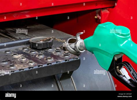 Diesel Fuel Nozzle Fueling Semi Tractor Grain Truck Fuel Price